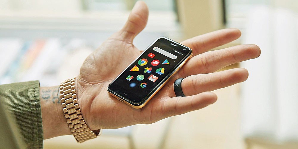 Japan releases world's thinnest phone ever | Tic Tech Toe - MAG THE WEEKLY