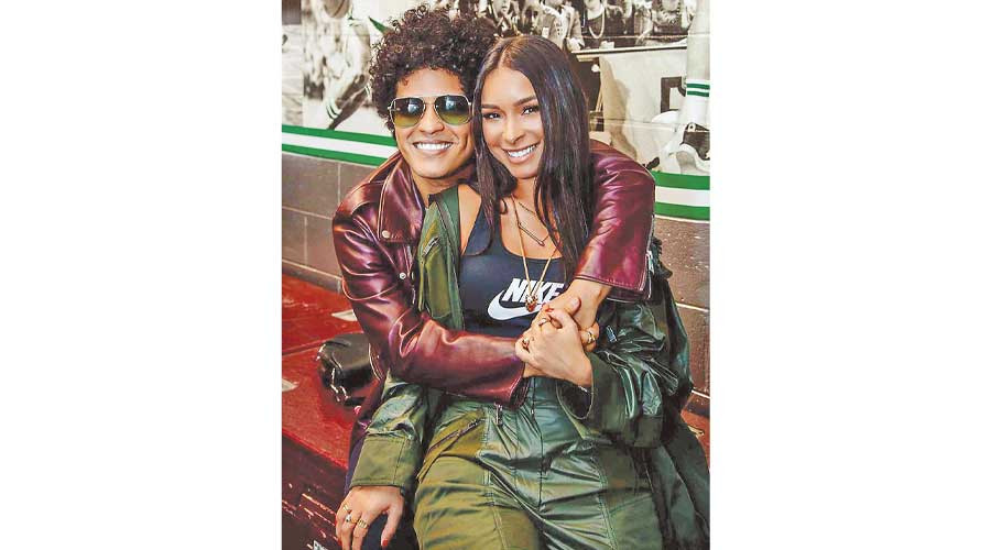 Bruno Mars' girlfriend of 13-years fuels breakup rumours amid ...