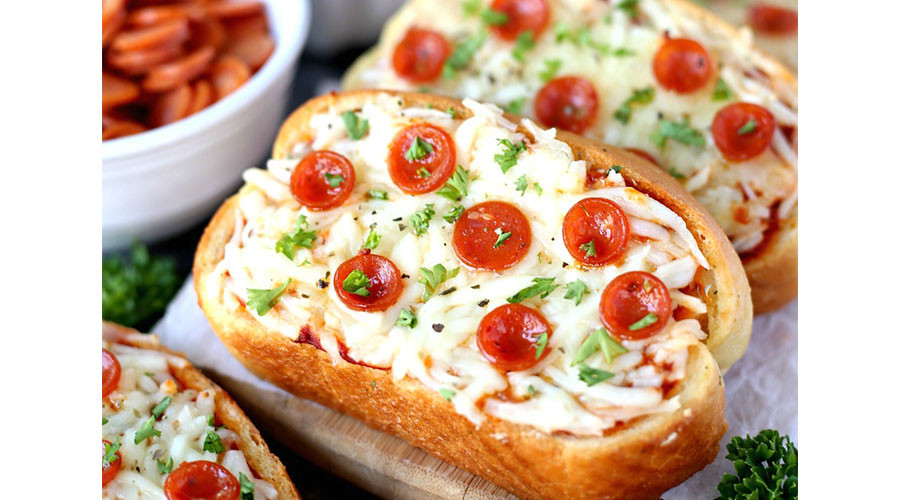 Texas Toast Garlic Bread Pizza | Cookery - MAG THE WEEKLY